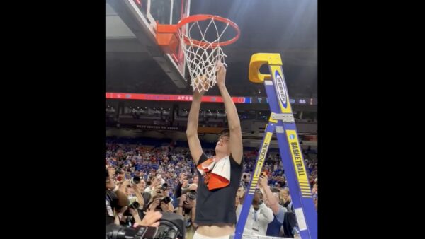 Florida's 7-foot-9 center cuts down championship net without a ladder