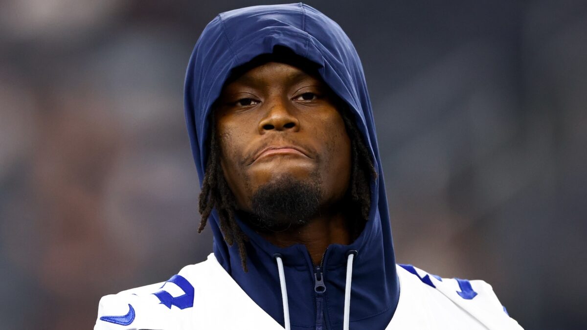 Photographer captures incredible image of George Pickens hurdling defender