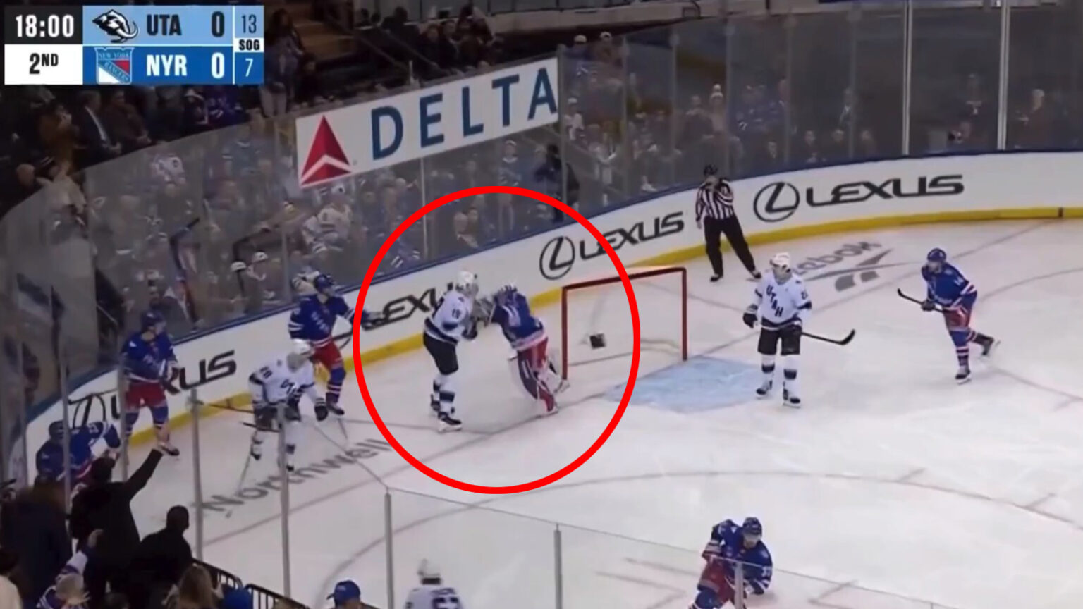 Jonathan Quick loses it after collision with Mammoth player