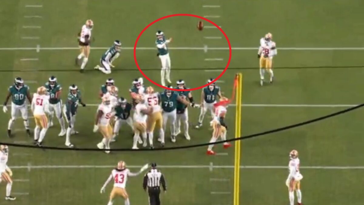 Jake Elliott produces one of the loudest 'doinked' PATs ever vs. 49ers