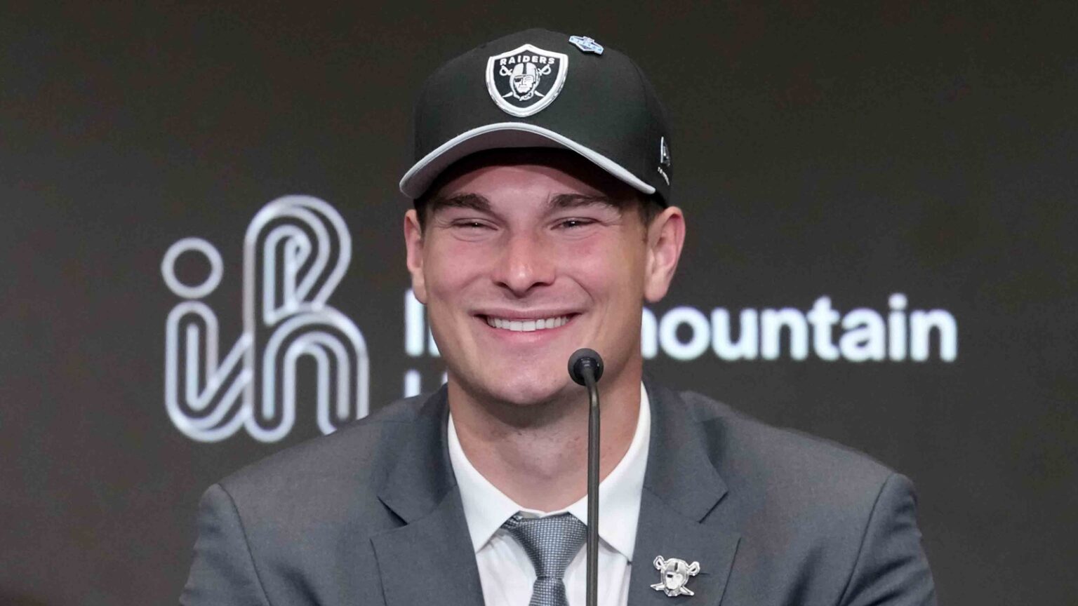 Fernando Mendoza got approval from Raiders legend to wear No. 15